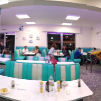 Bar Shield Menu: A Taste of Retro American Dining in Tarragona